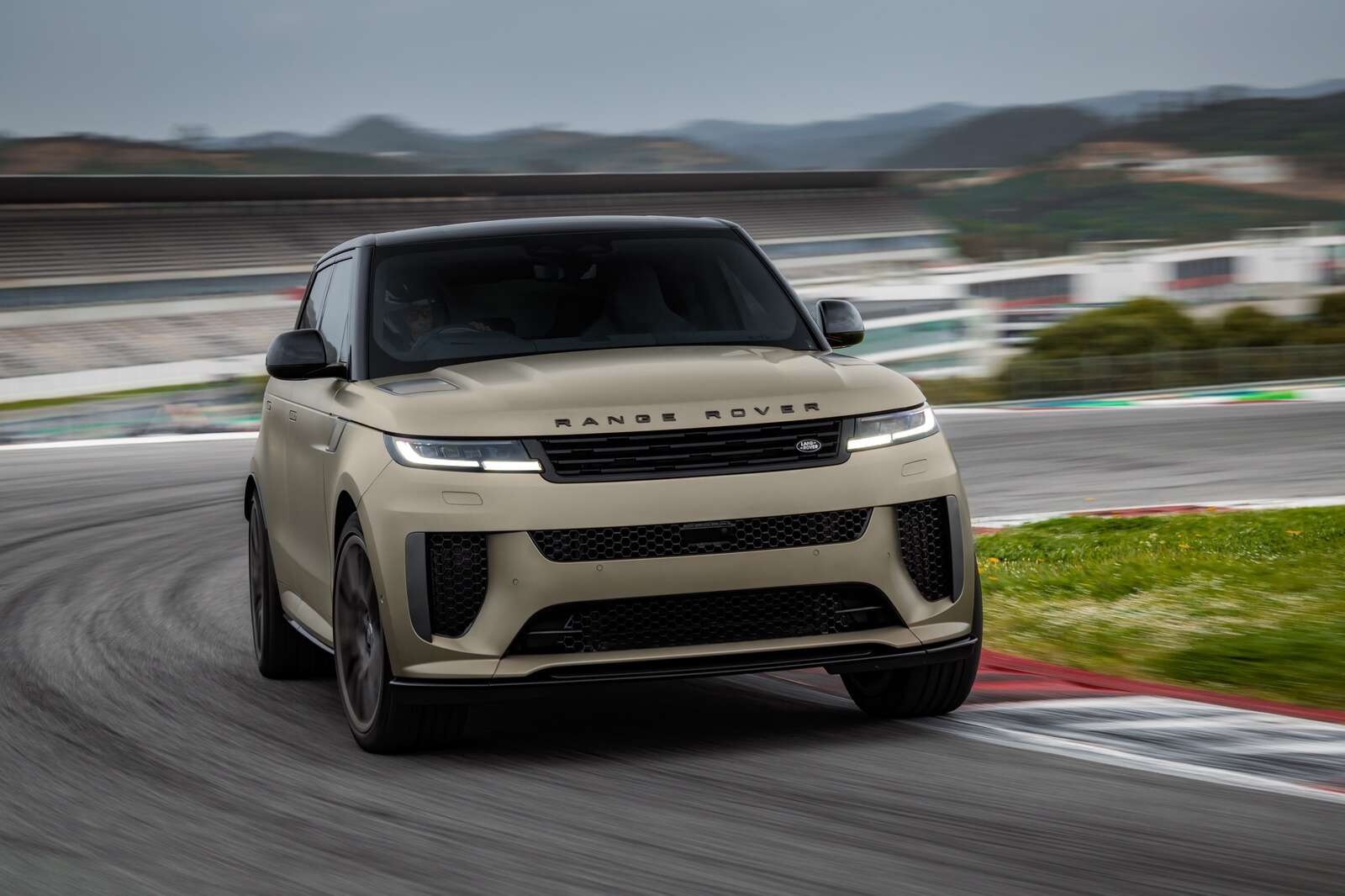 The most powerful Range Rover ever is more than just a one-trick pony ...