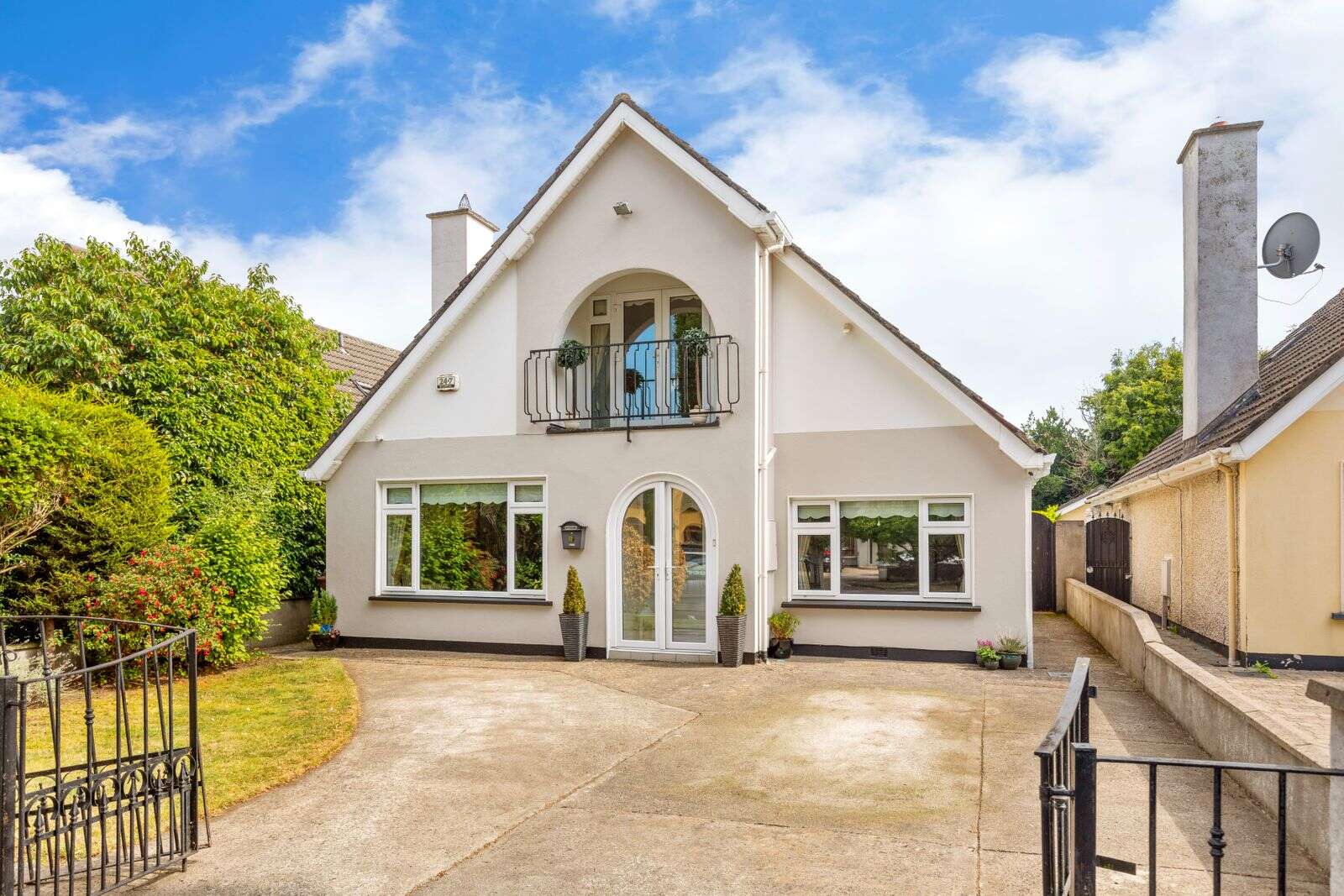 Detached dormer bungalow in quiet scheme guiding €825,000 | Business Post