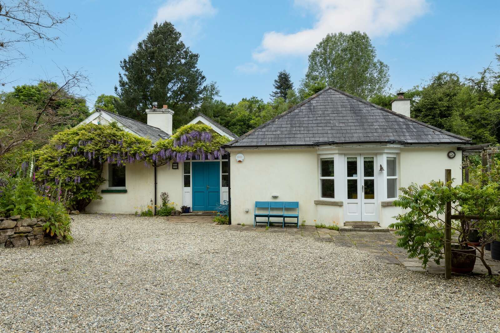 Charming Wicklow cottage with lush grounds, a brook and a Shomera ...
