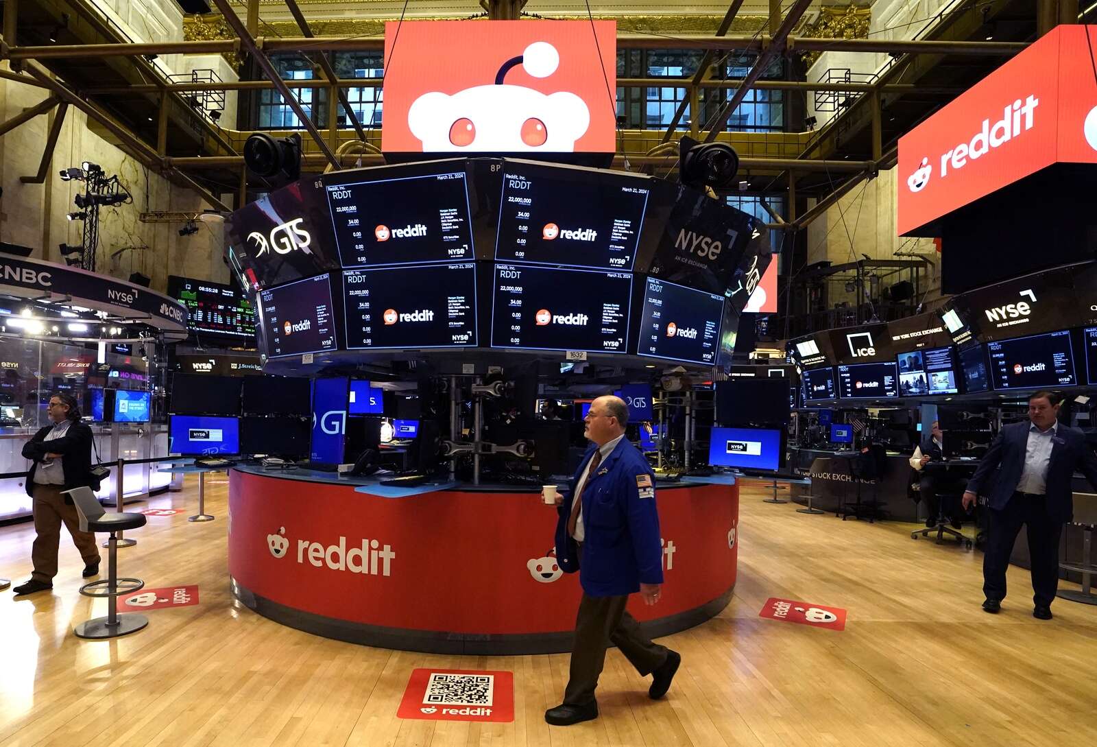 Reddit jumps up to 67% after $748m IPO priced at top | Business Post