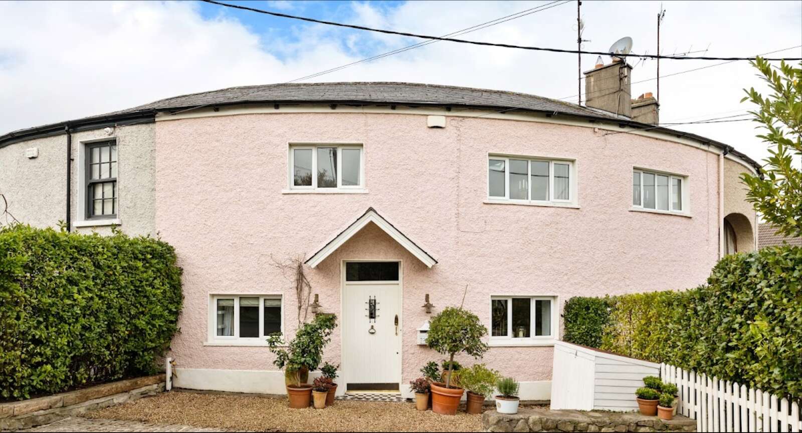 Get ahead of the curve in this striking Killiney three-bed for €895K ...