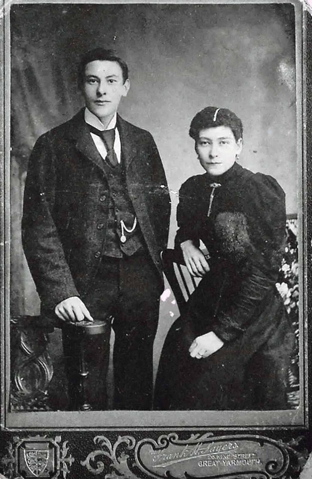 Book Review: An enjoyable smorgasbord of Victorian society, with a ...