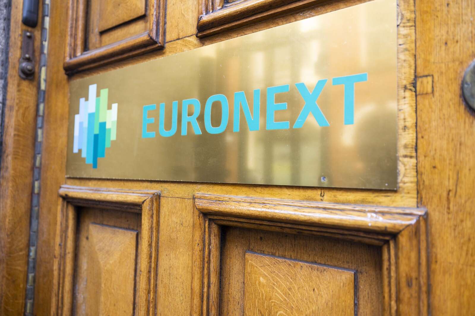 Morning Markets Update: Iseq down as Bluechips shares slide | Business Post