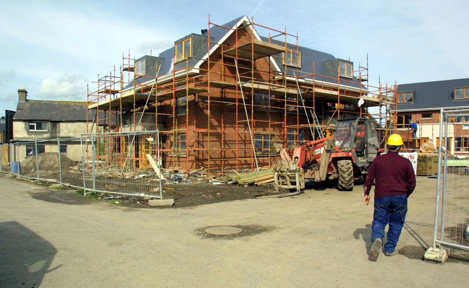 Minimum pay and pension rates for construction workers to kick in from ...