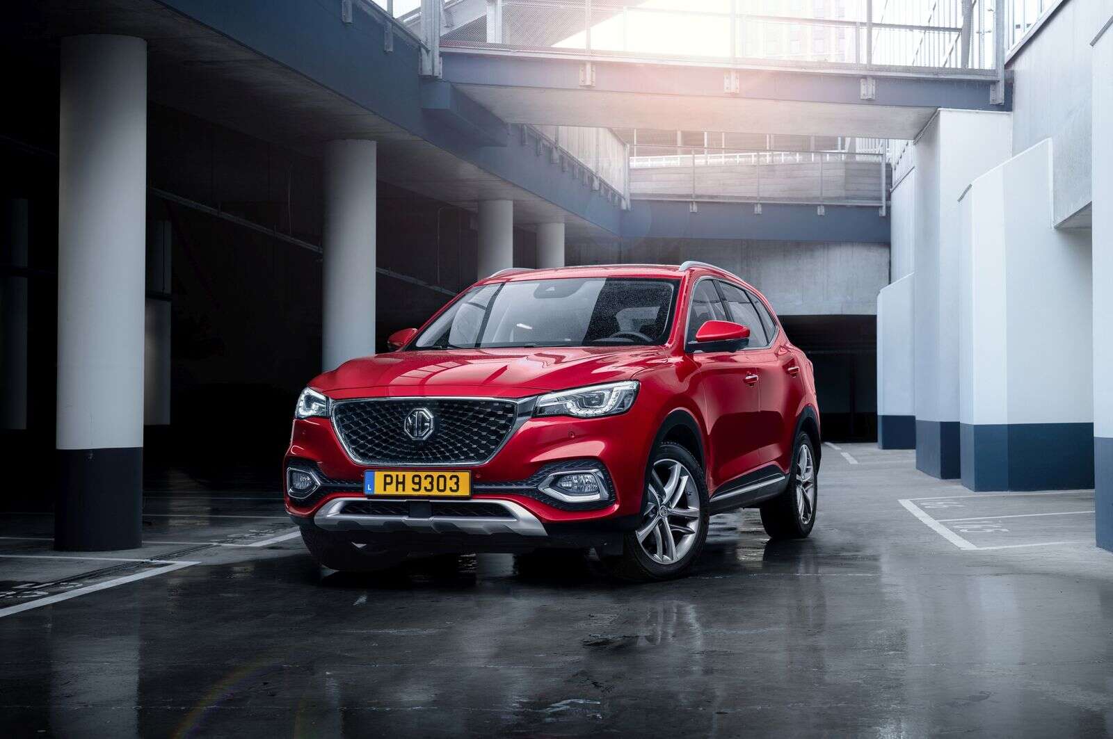 Spacious plug-in hybrid bridges the electric gap for MG | Business Post