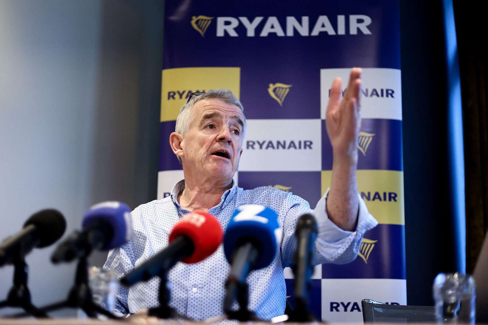 Ryanair changes course as it partners with online travel agent ...