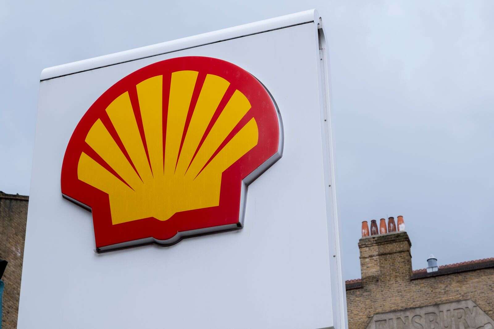 Shell profits beat estimates despite lower oil and gas prices ...