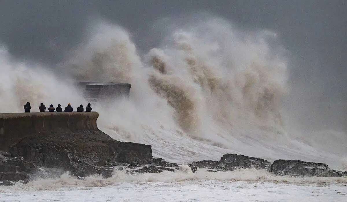 Storm Éowyn latest: 815,000 premises without power, 115,000 without ...
