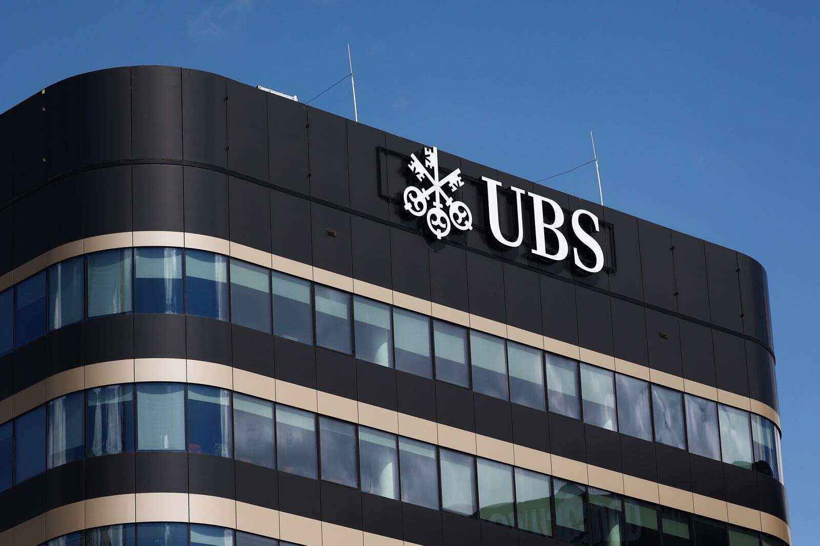 UBS stands to gain big and but potentially lose bigger in Credit Suisse ...