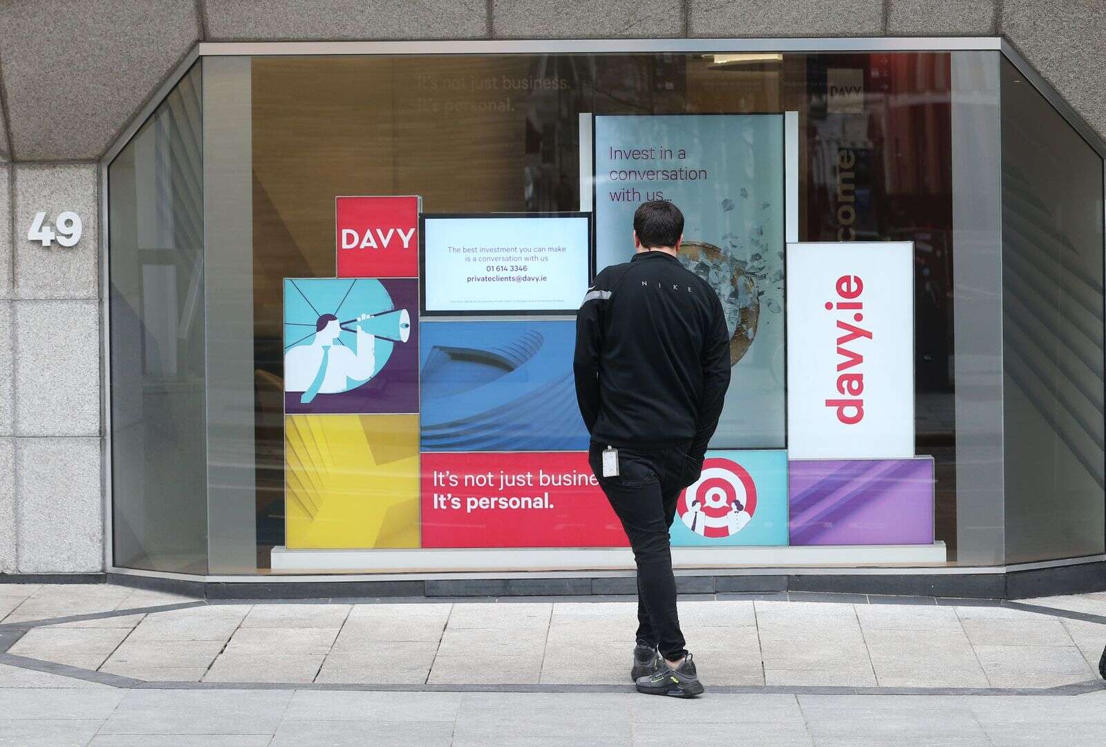 Senior Davy executive departs board role at company suing stockbrokers ...