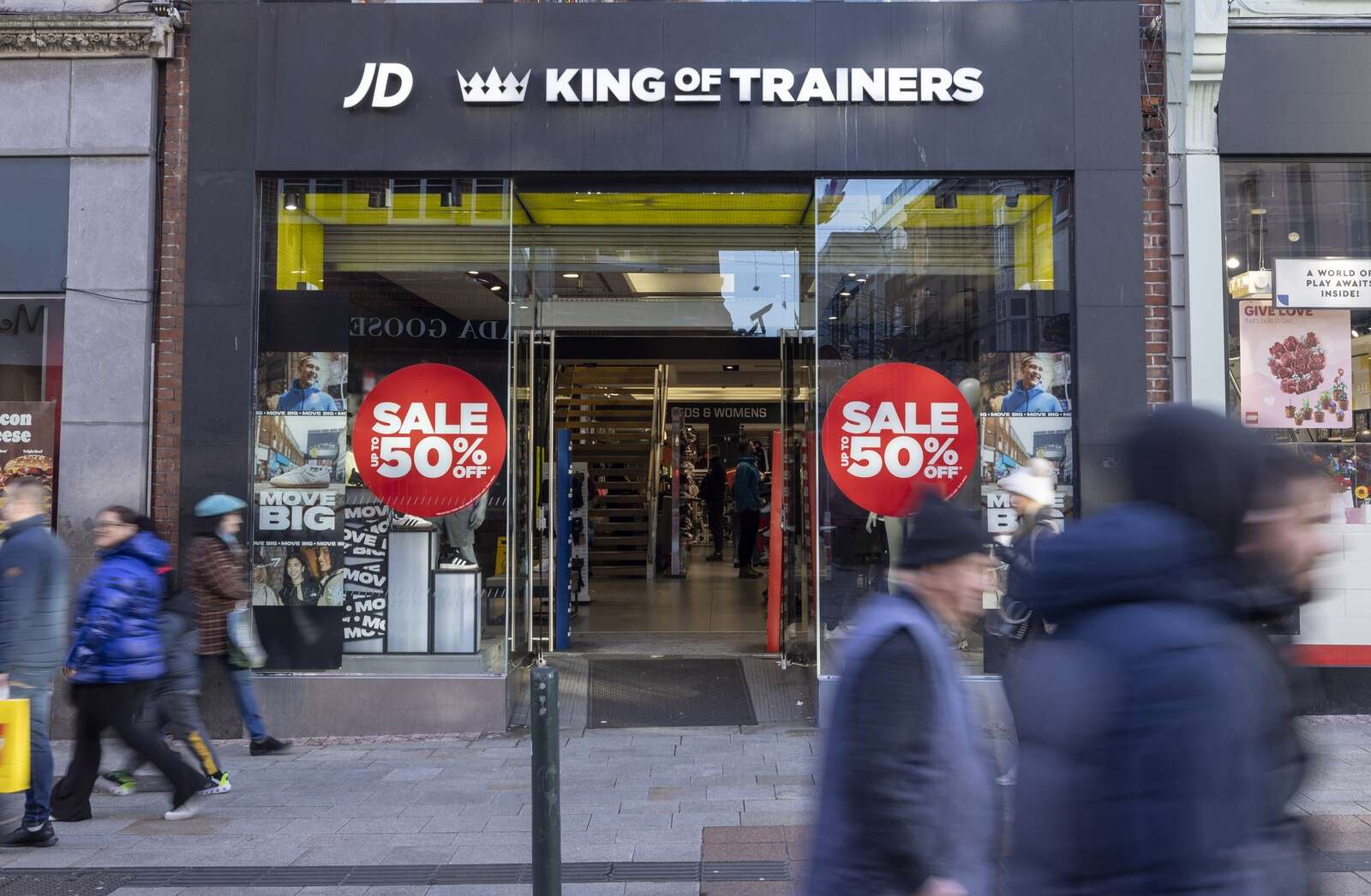 Iseq closes in the red as JD Sports UK shares plummet despite record ...