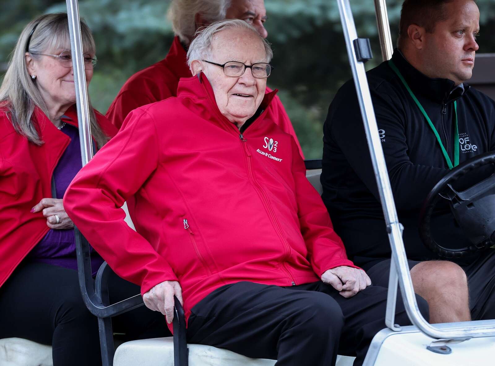 Warren Buffett keeps cutting his Apple stake, with value down 60 per ...