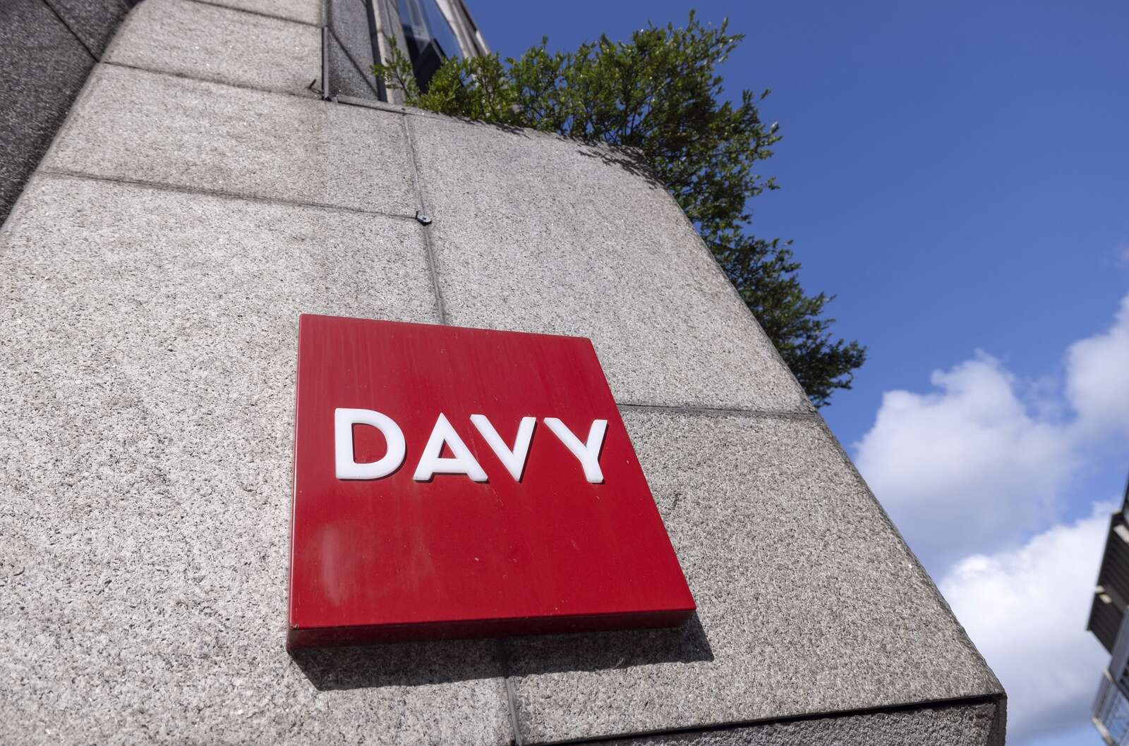Irish economy will have continued growth despite tariff threat – Davy | Business Post