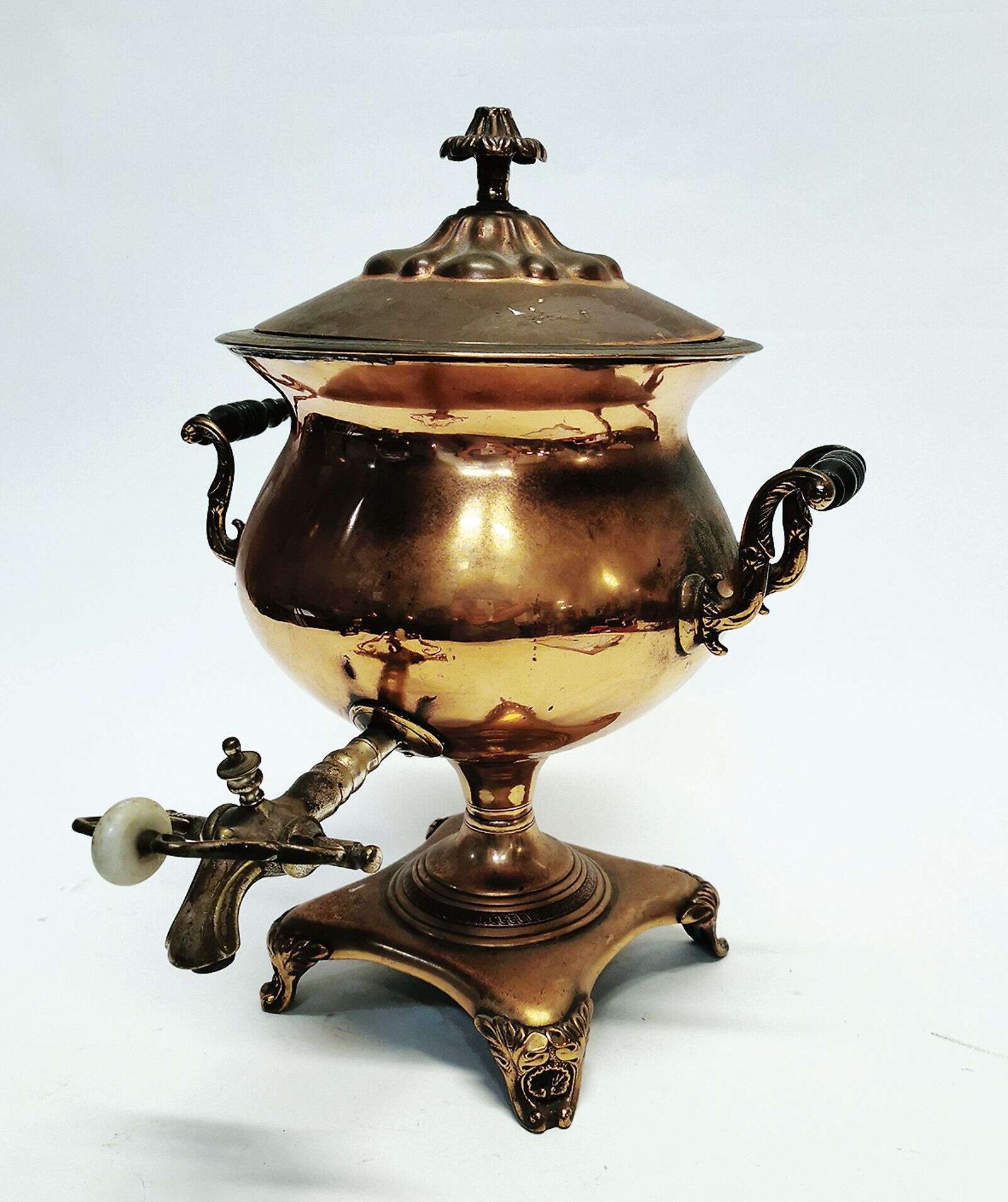 Decorative antiques make for interesting interiors at online auction ...