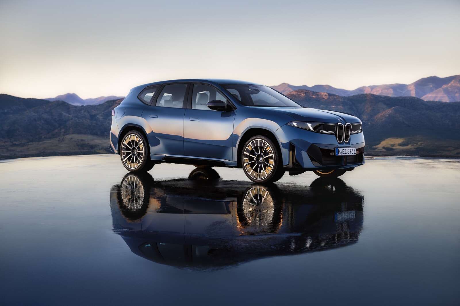 The BMW iX3, with its 800km range, marks a new era for the brand ...